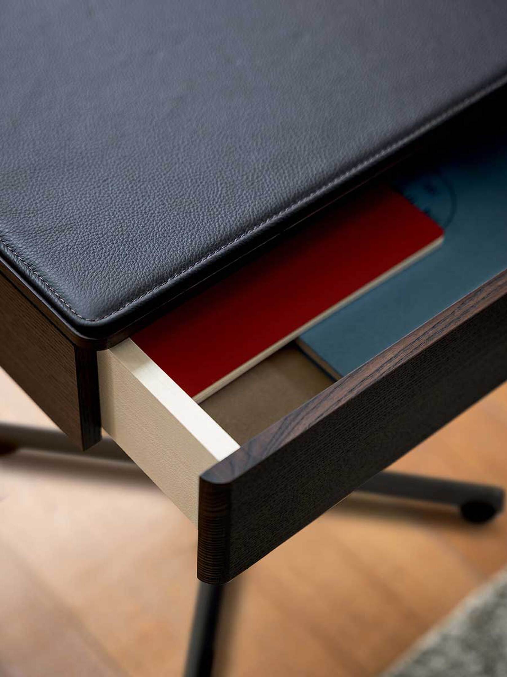 Bob | Small table with drawer - Jean-Marie Massaud