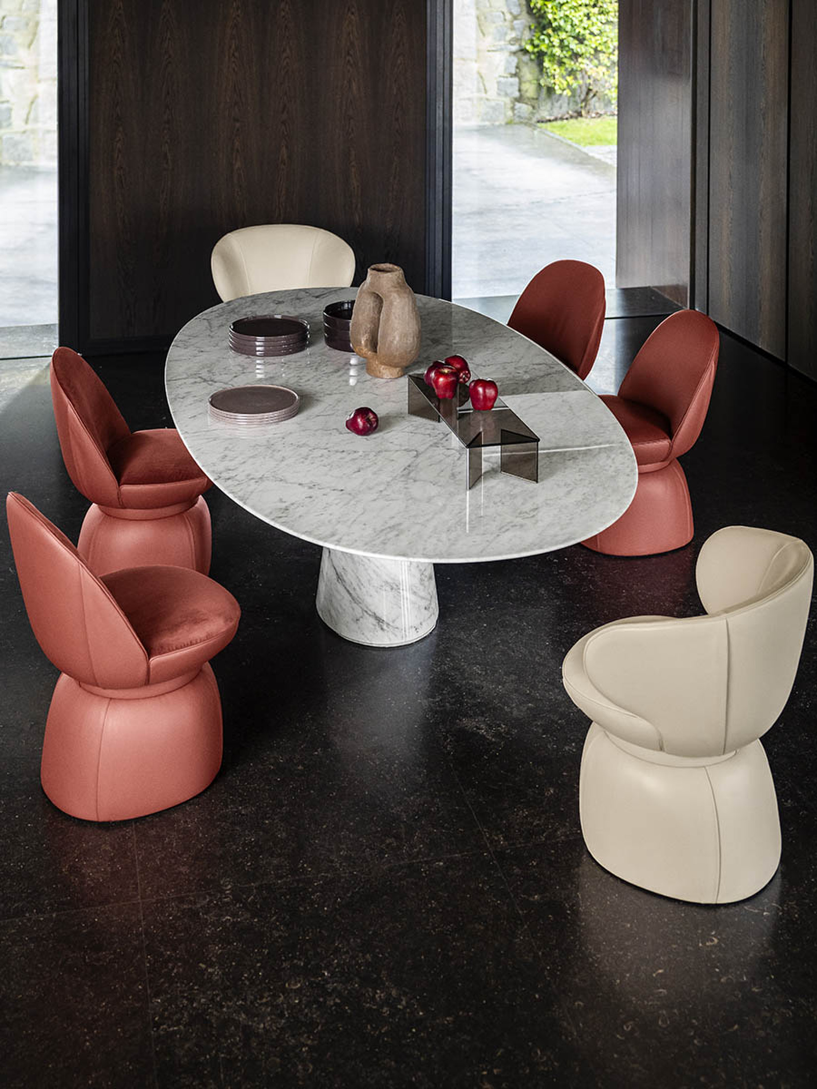 Mesa Ellipse Marble Table by Lella & Massimo Vignelli