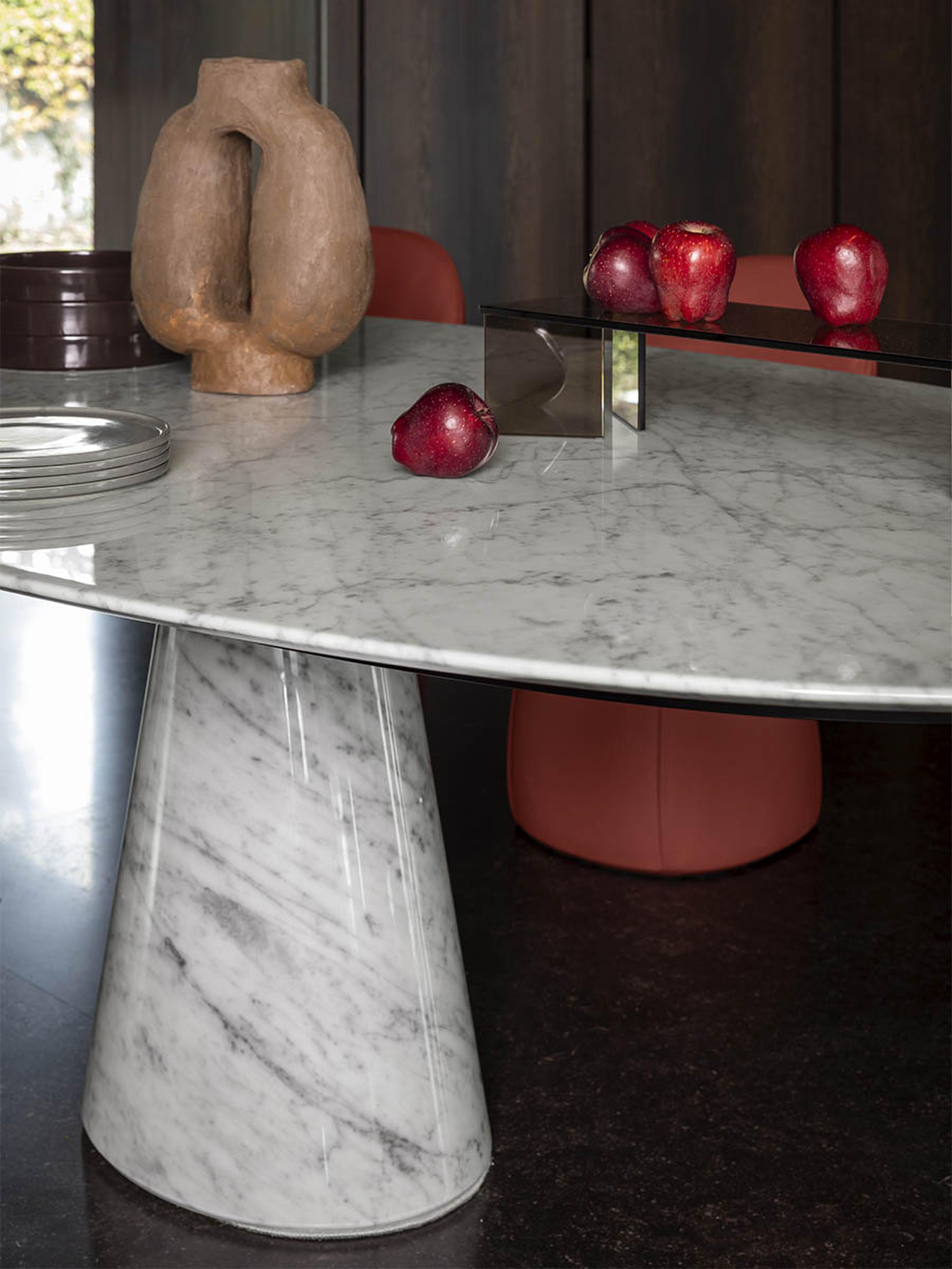 Mesa Ellipse Marble Table by Lella & Massimo Vignelli