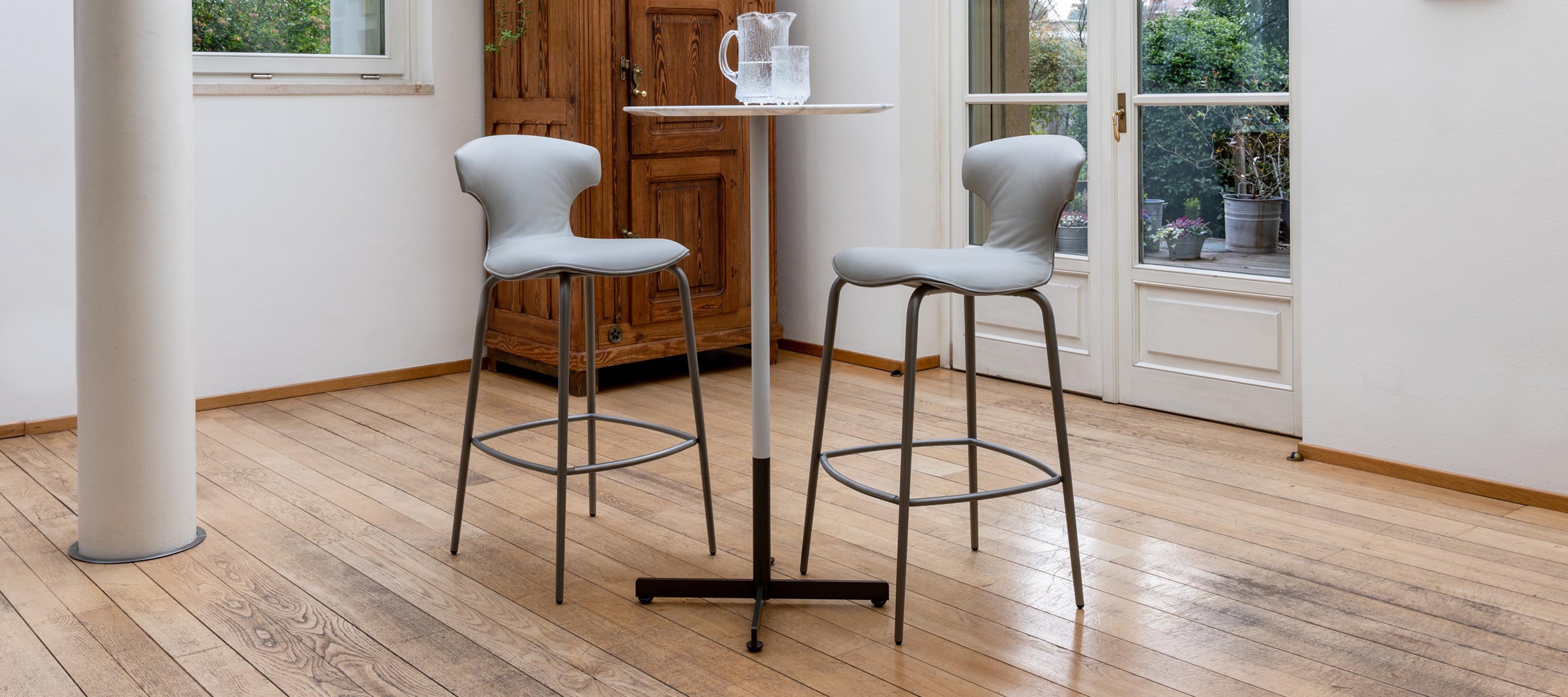 Montera Mas | Stool with metal base - Roberto Lazzeroni