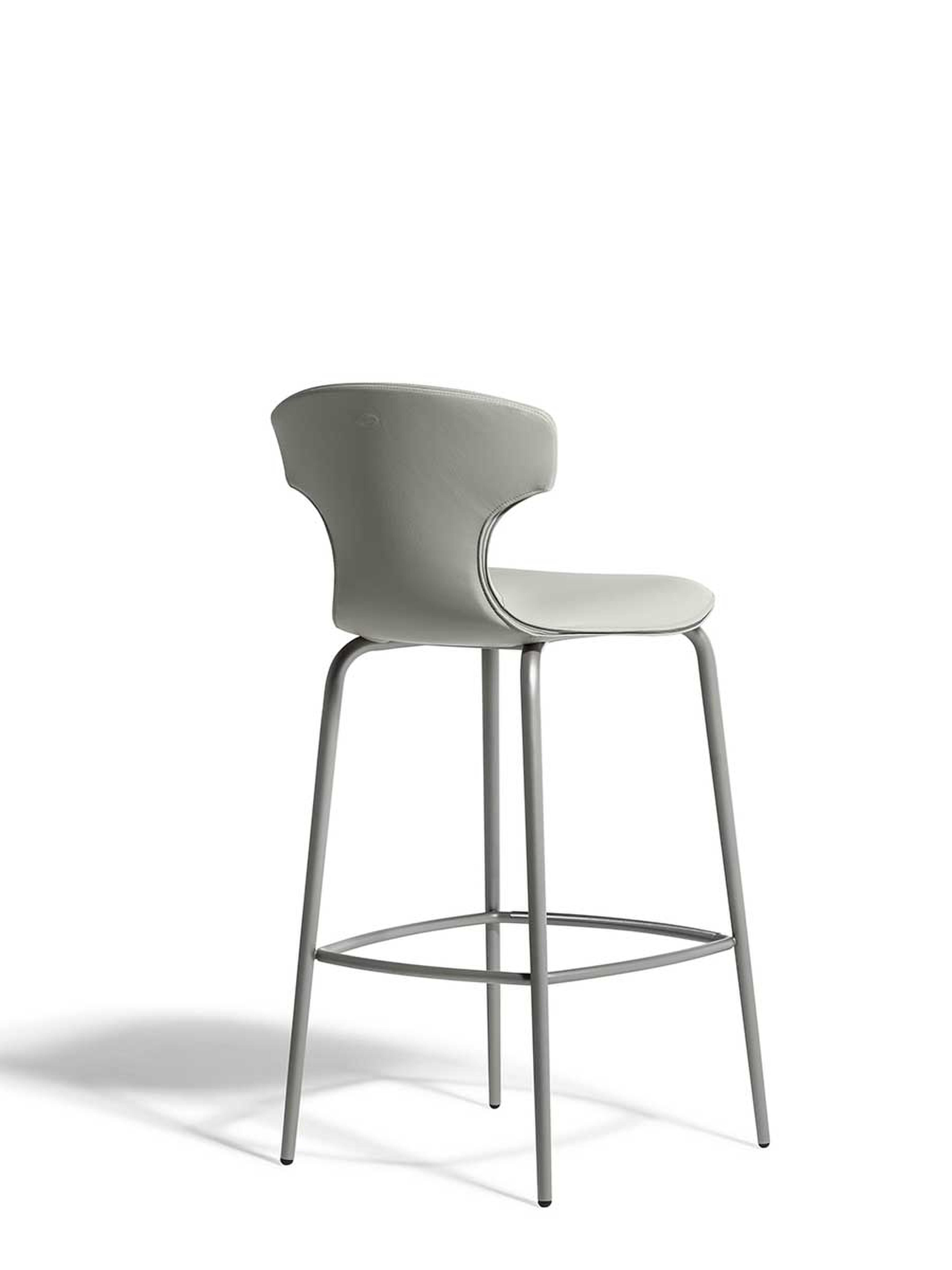 Montera Mas | Stool with metal base - Roberto Lazzeroni