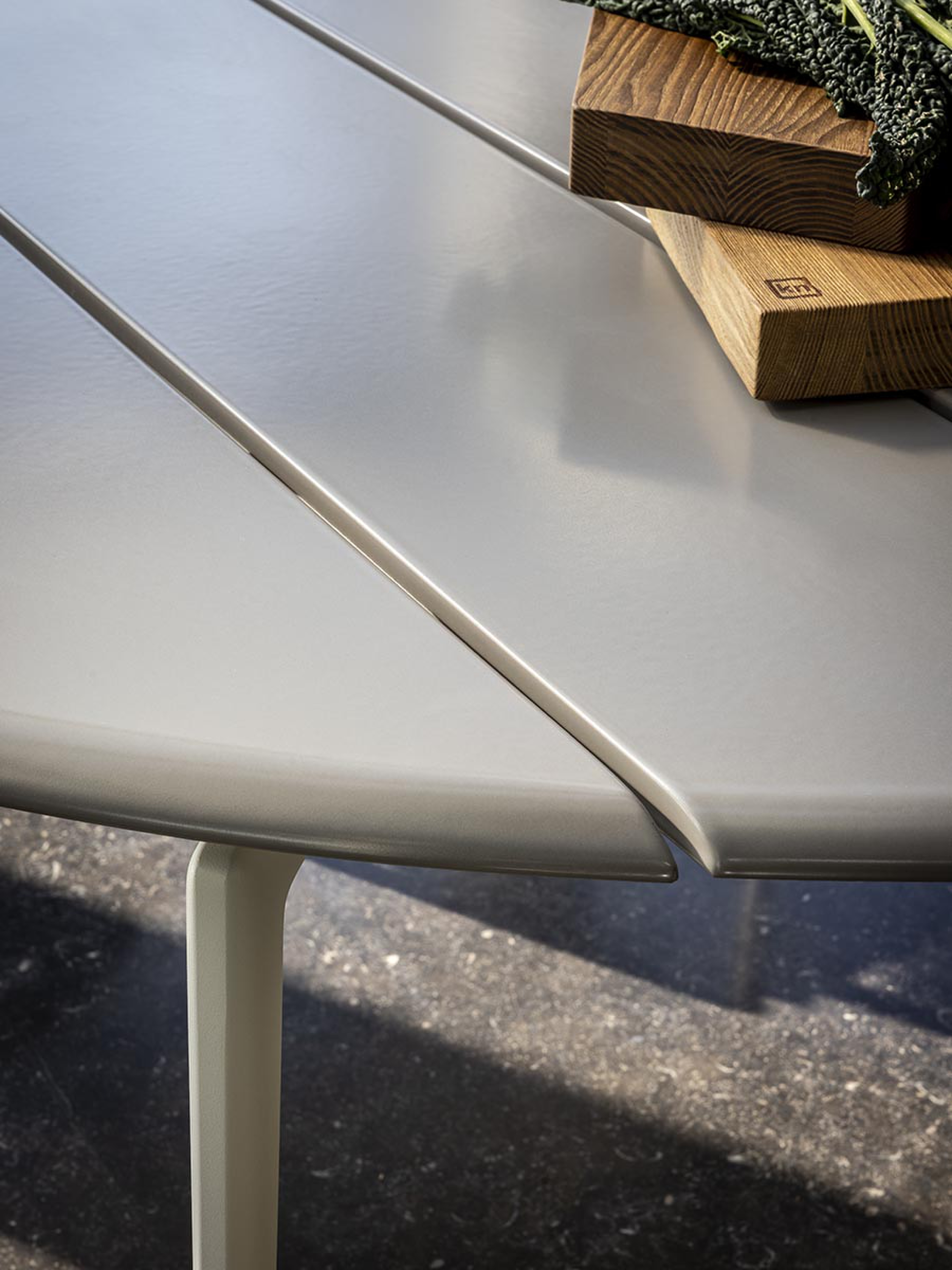 Solaria | Round table