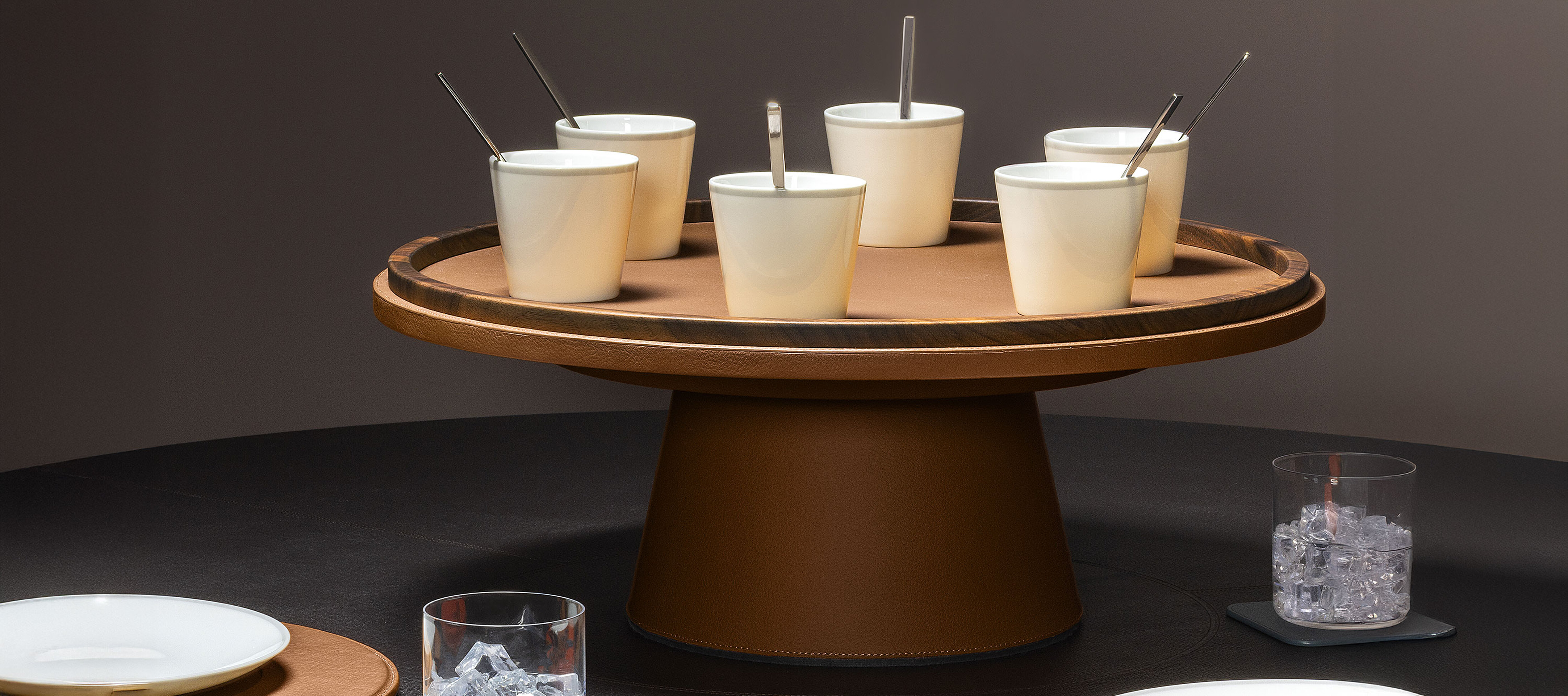 Rotating Raised Tray by Giobagnara x Poltrona Frau