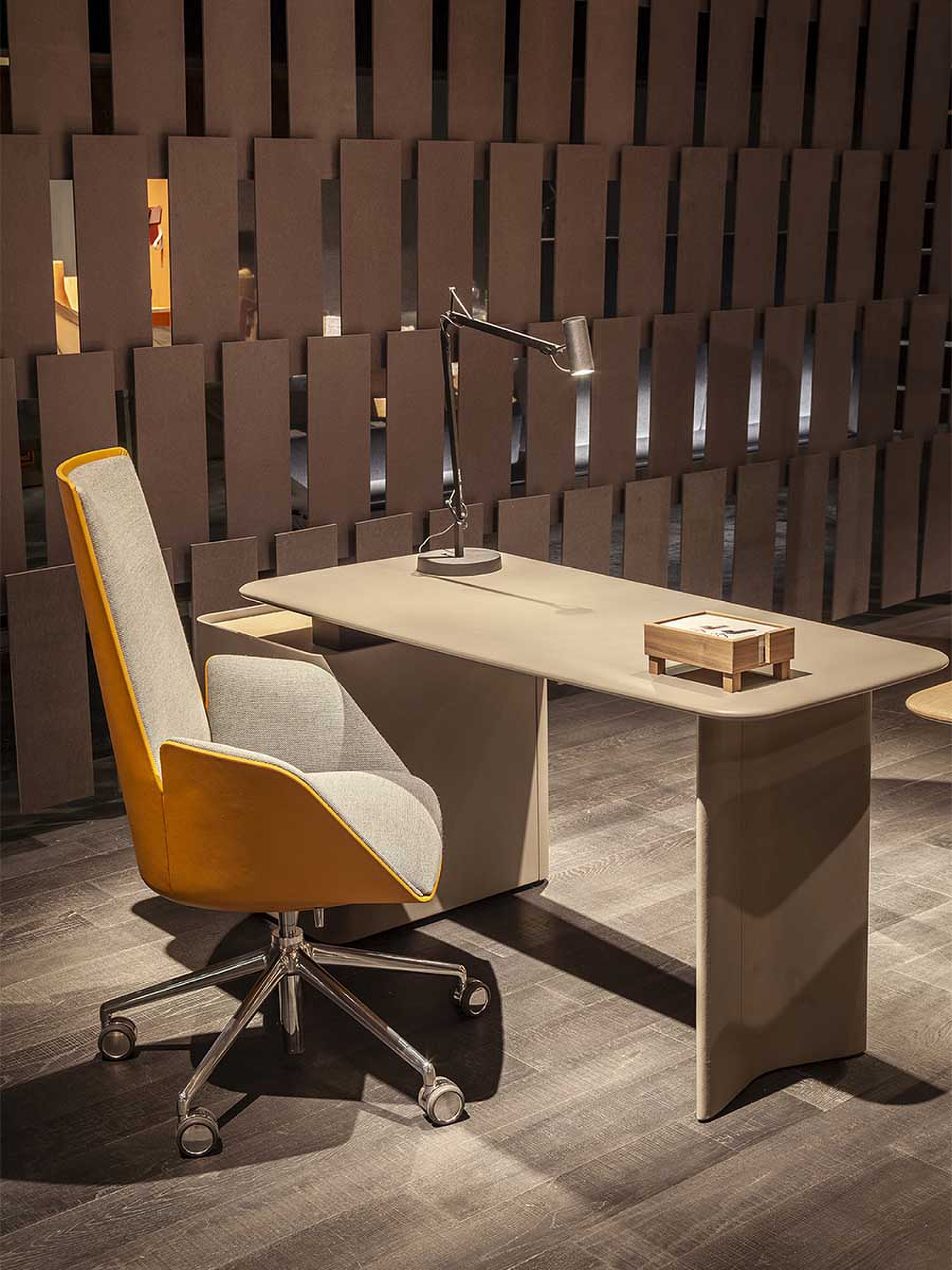 Trust | Small desk - Lievore - Altherr - Park